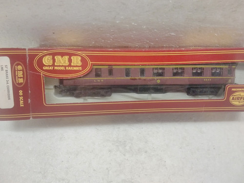 Airfix 54204 - 57ft Brake corridor Third -LMS Maroon | Model Railway Trader
