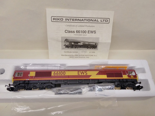 Lima 205197 Class 66 Diesel Loco - EWS Livery 66 100 | Model Railway Trader
