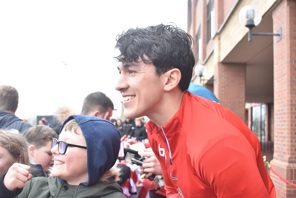 LO9 MAKES PREM DEBUT