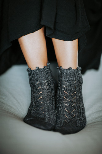 Bobble Shortie Socks | jojiknits