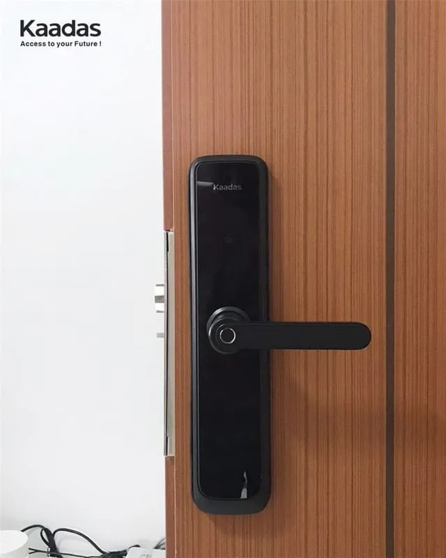 KAADAS L7-5 BLACK LEVER SMART LOCK | Dober Smart Lock