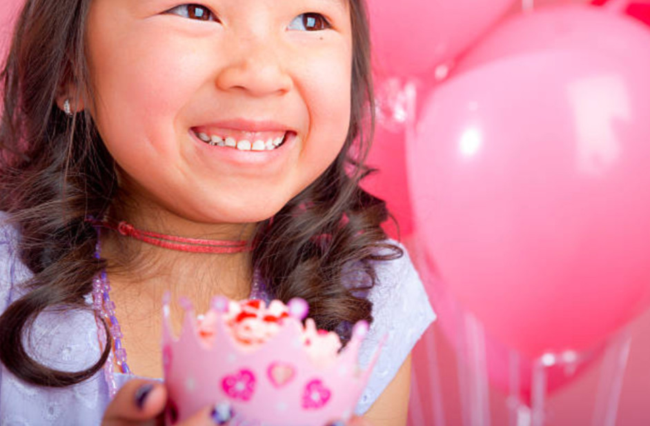 Fullscreen Page | Dazzle Me Parties