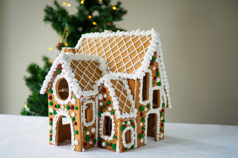 8 tips to successfully building a Gingerbread House