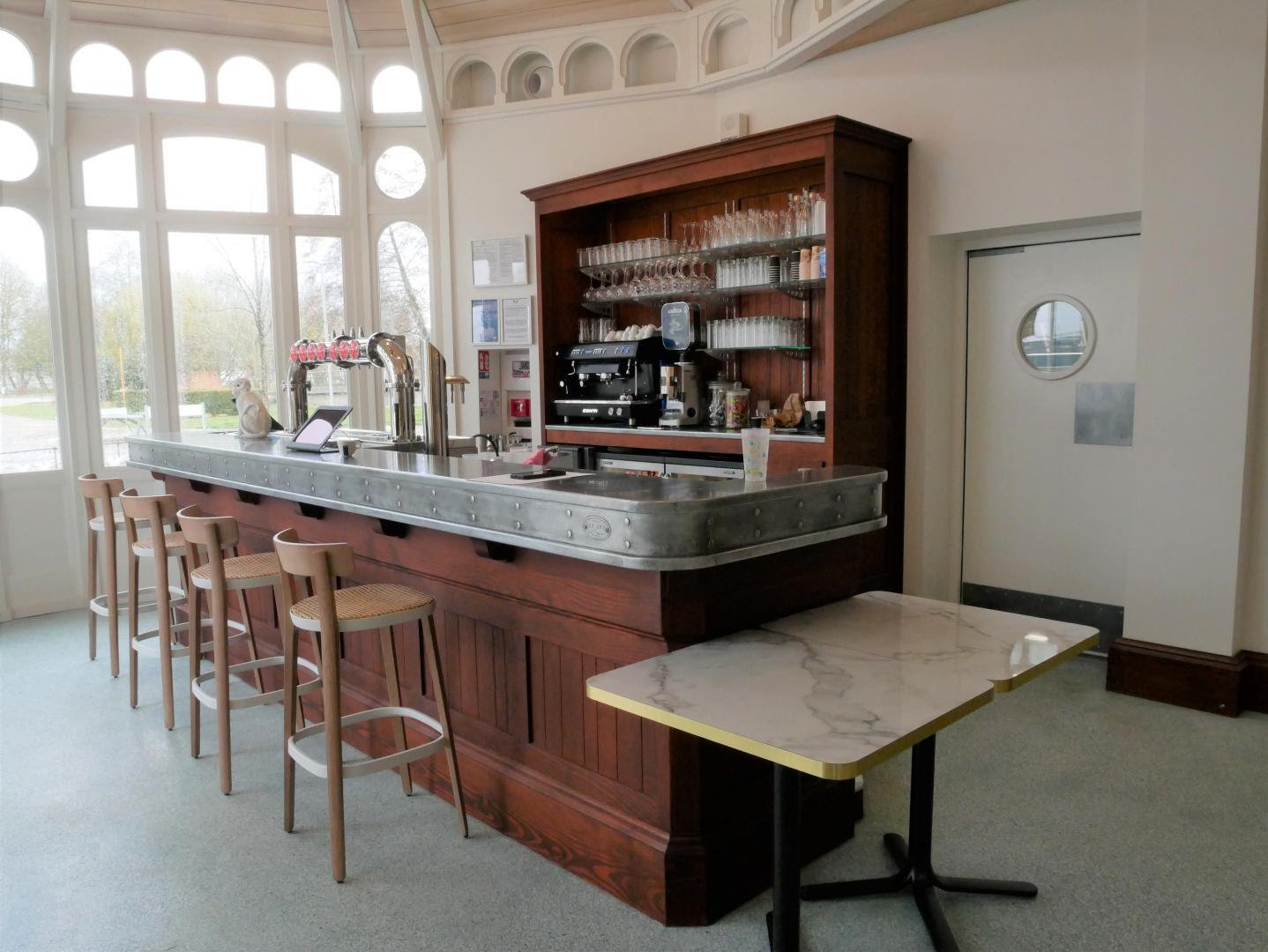 Hauteur d'un comptoir de bar | Ateliers Jovis