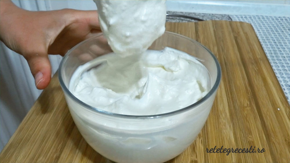 Cum facem iaurt grecesc acasa- reteta video | Retete grecesti