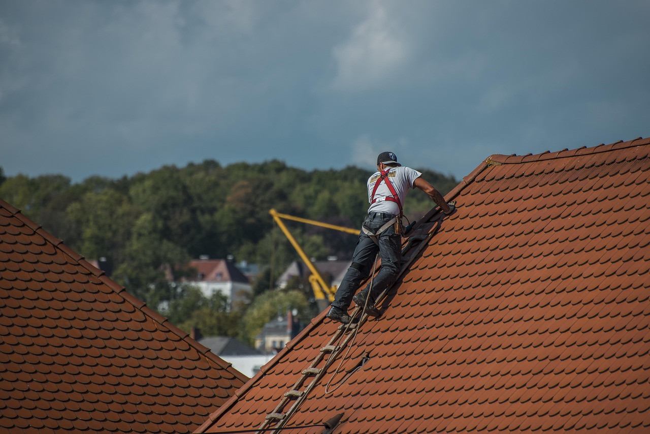 The Best Roofing Materials for Homes: Slate, Metal, or Shingles?