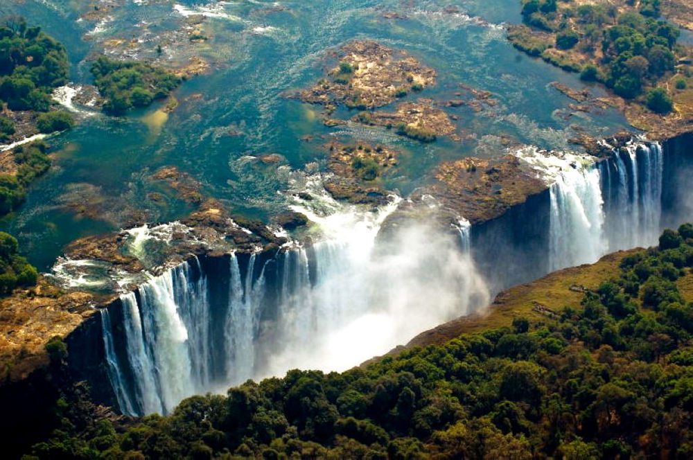 Where to go in Zimbabwe - unique places worthy of the book of records