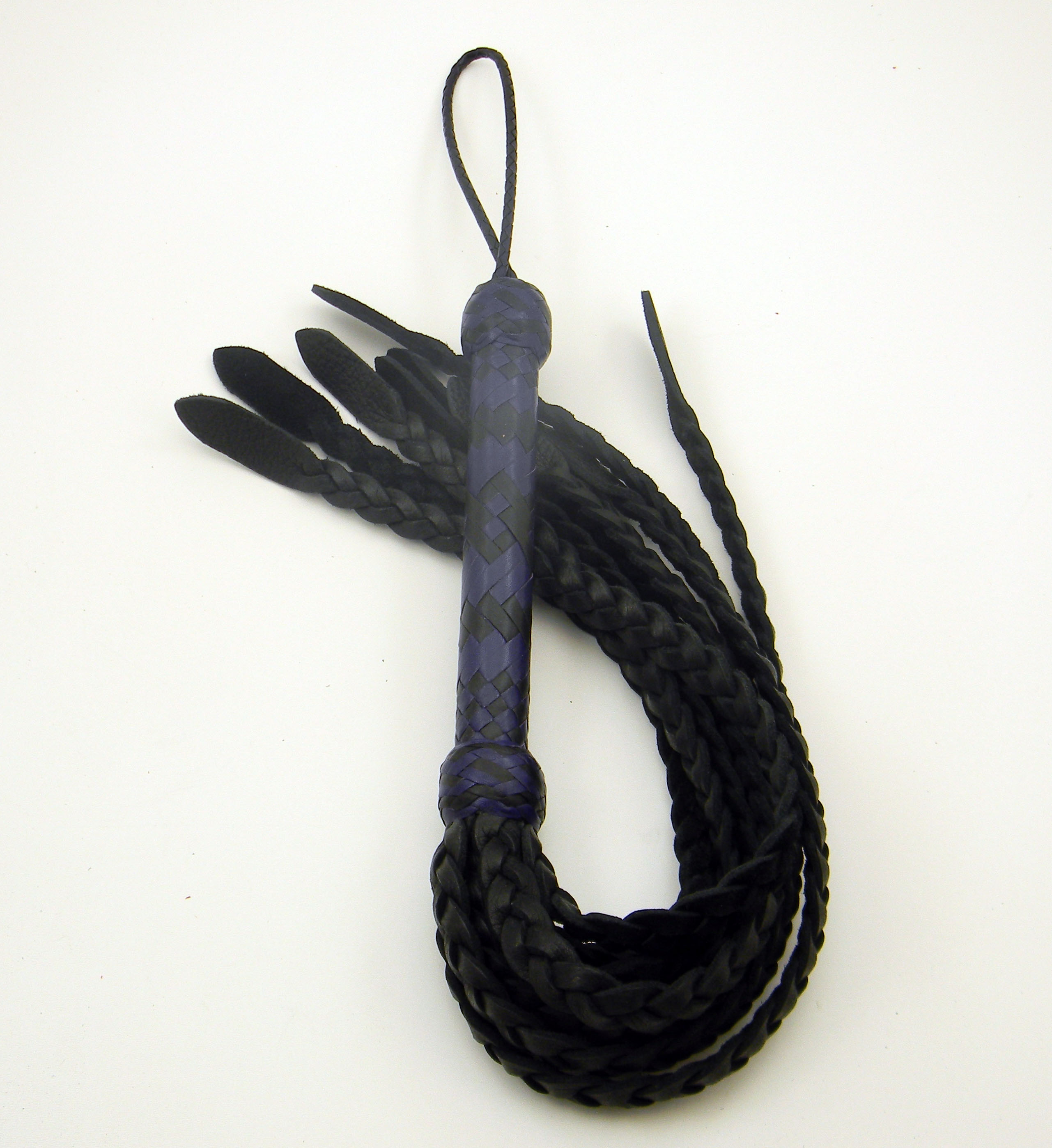 EF Leathercraft - Custom Floggers, Kangaroo Whips, Nylon Whips