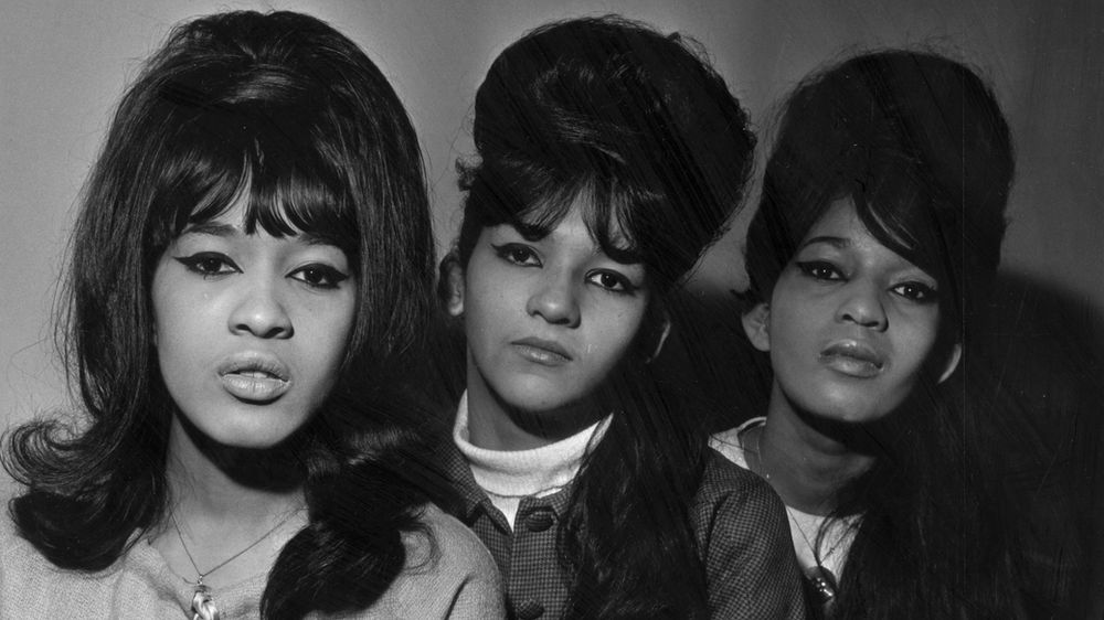 Walking in the Rain - the Ronettes