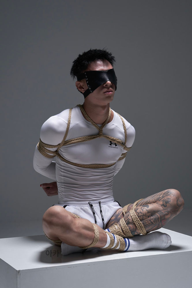 Bdsm Telegram Group専用区域、主は奴隷を探して主人を探して、銃を撃って、束縛して、裸にして、野外にいるbdsm Dating