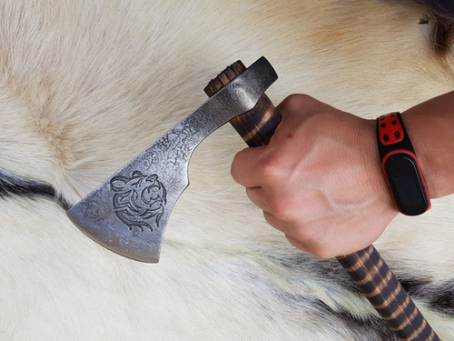 BEAR - Tomahawk with decorated head | website