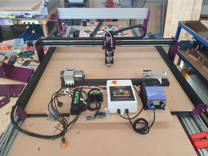A 1500x1500 fully assembled QueenBee with 4th axis! | CNC3D | Gold ...