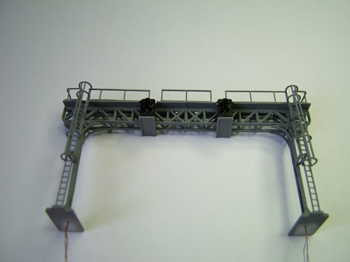 N Gauge Twin Track Gantry with 2 x 2 Aspect (Home) Signals | CR Signals