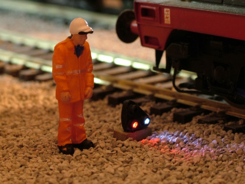 OO Gauge Modern GPLS (Red - Red / White - White Shunt Signal) | CR Signals