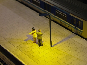 OO Gauge Single Yellow LED Platform Light (Rail Blue) | CR Signals