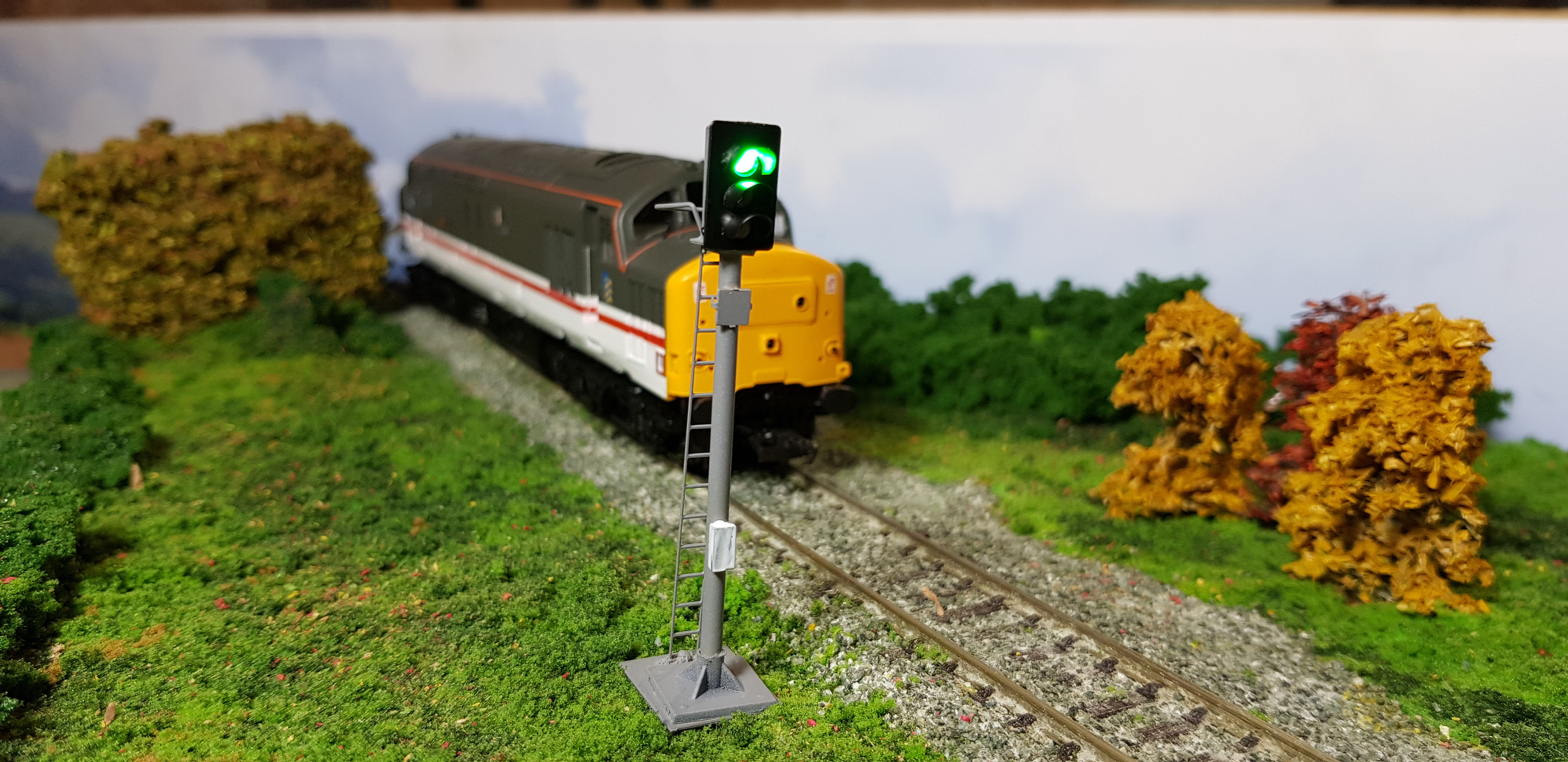 OO Gauge 3 Aspect Home Signal with Safety Ring | CR Signals
