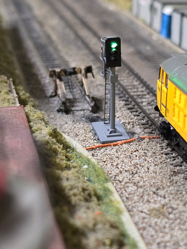 N Gauge 3 Aspect Home Signal with Safety Cage | CR Signals