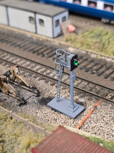 N Gauge 2 Aspect Home Signal with Safety Cage | CR Signals