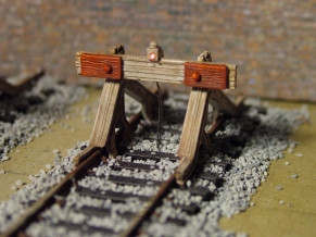 Peco SL-40 Rail Type Working Buffer Painted | CR Signals