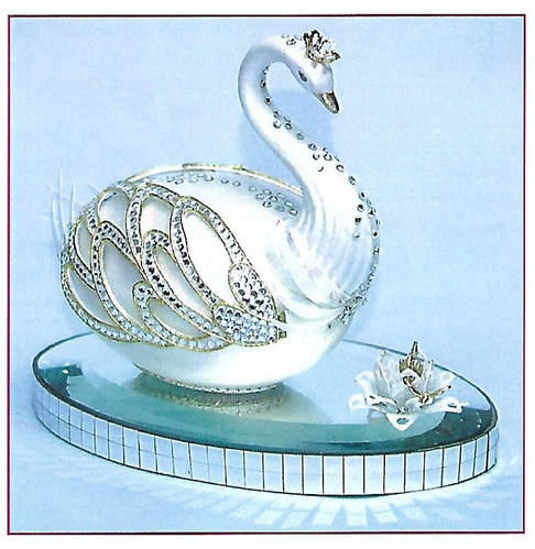 Swan | Eggstravaganza