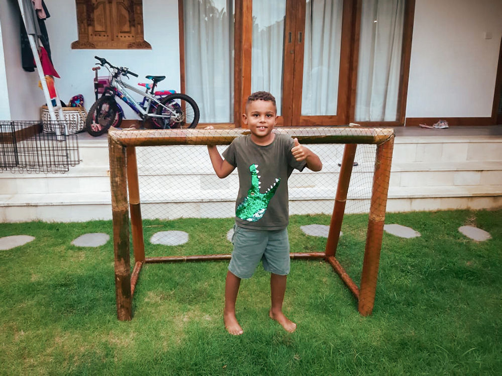 MINI BAMBOO GOALPOSTS: Happy Parents - Happy Children