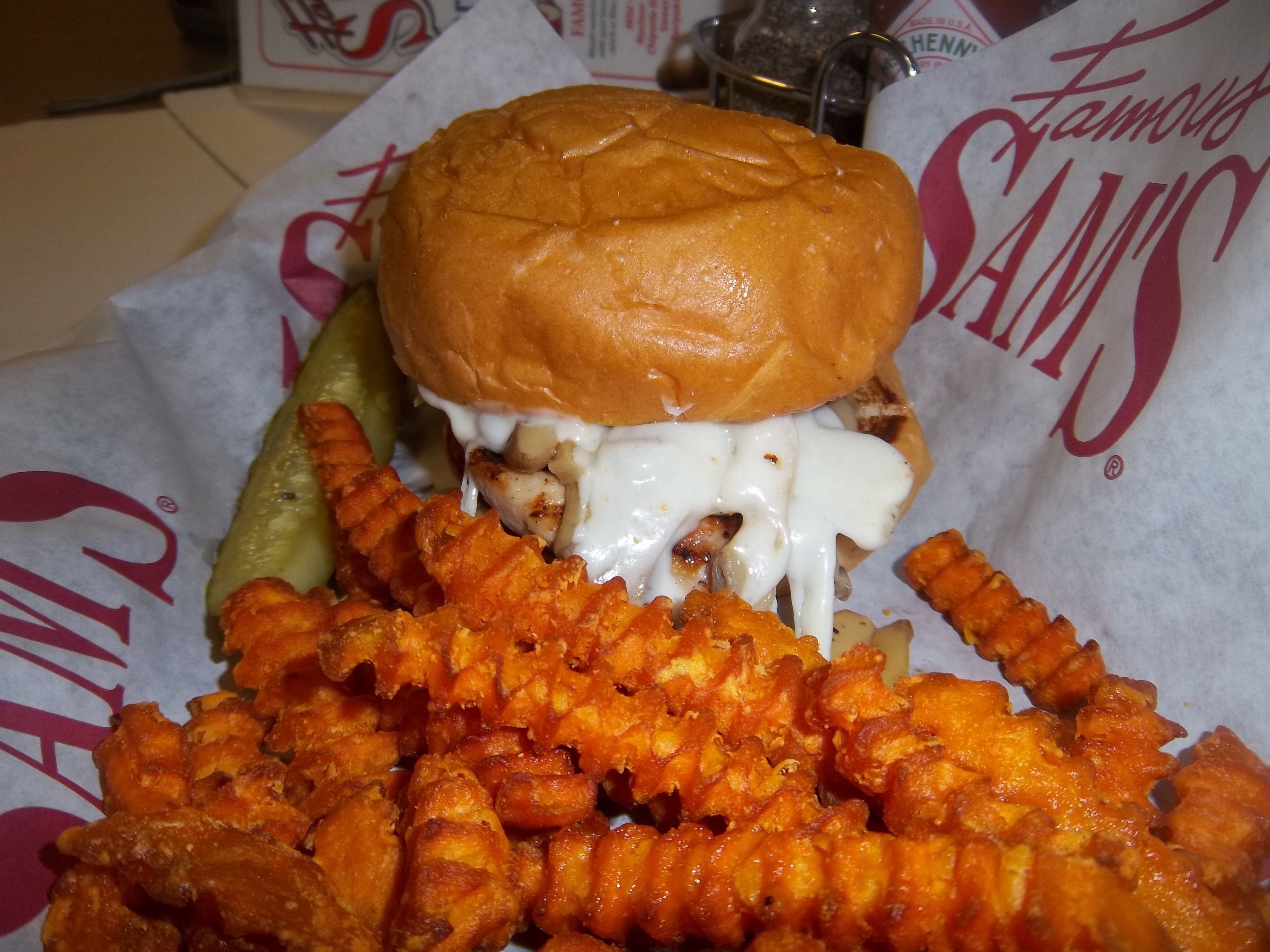 Sports Bar | Tucson | Famous Sams