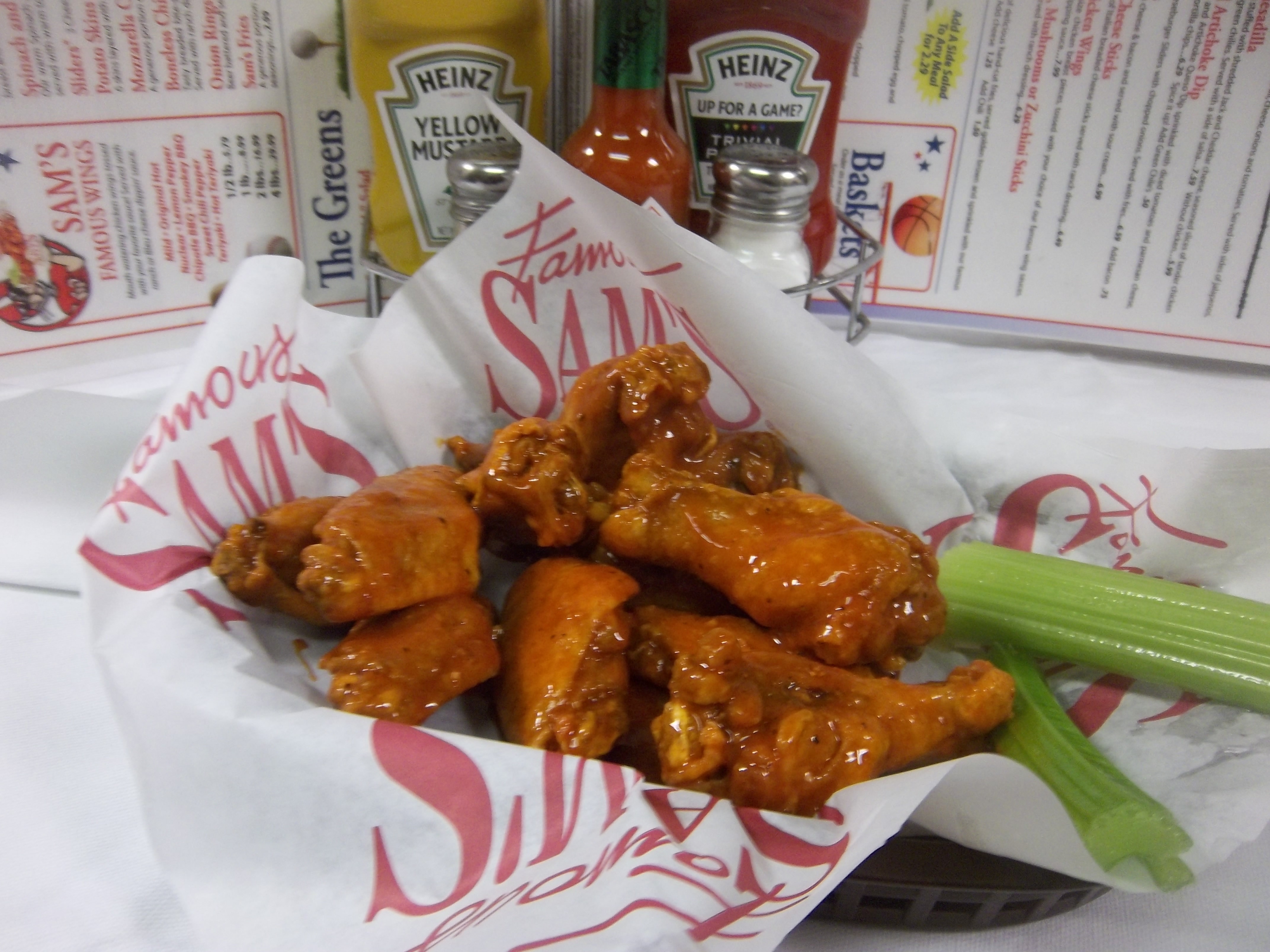 Sports Bar | Tucson | Famous Sams