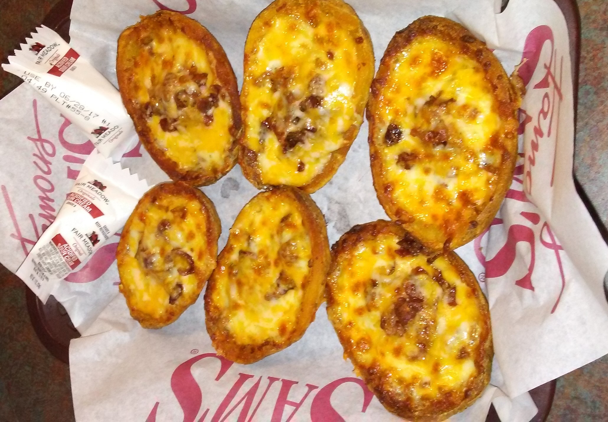 Sports Bar | Tucson | Famous Sams