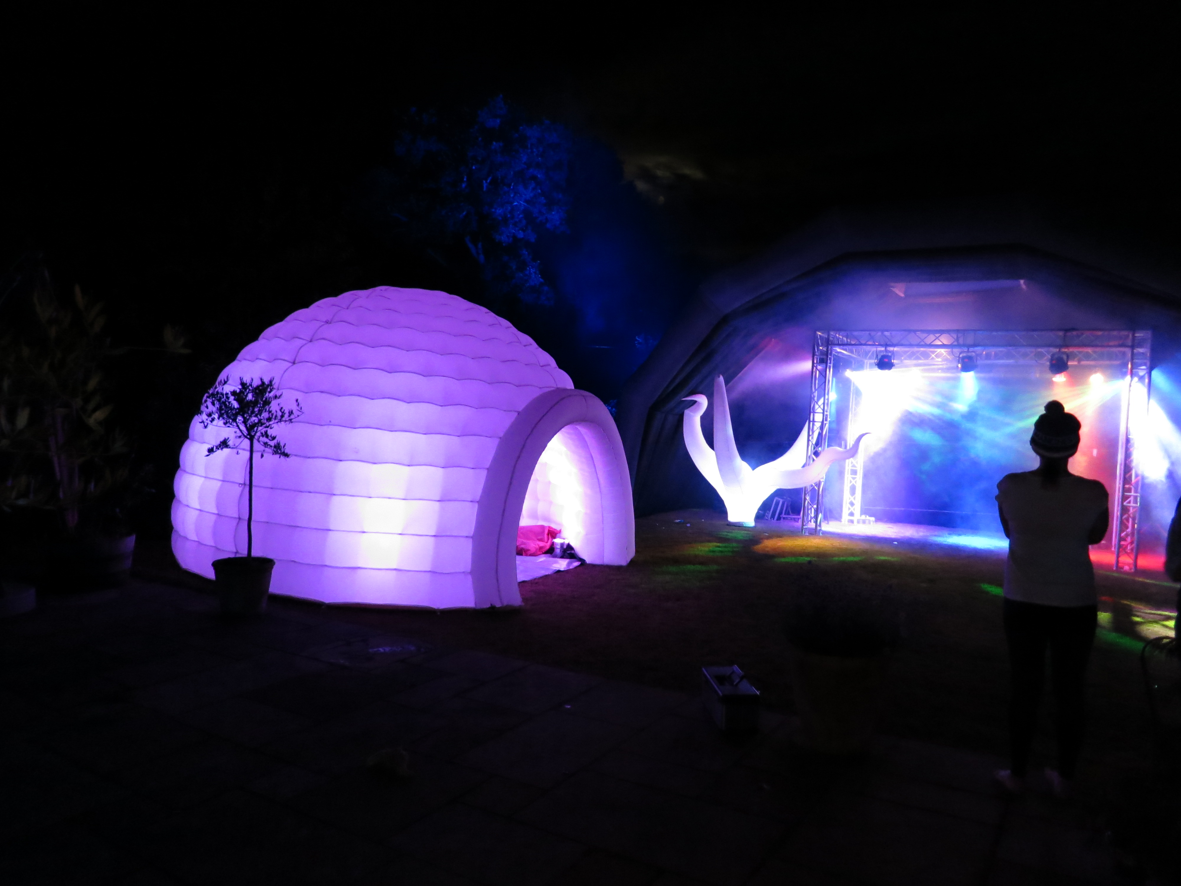 All The Kit - Wiltshire - Inflatable Igloos and Party Domes