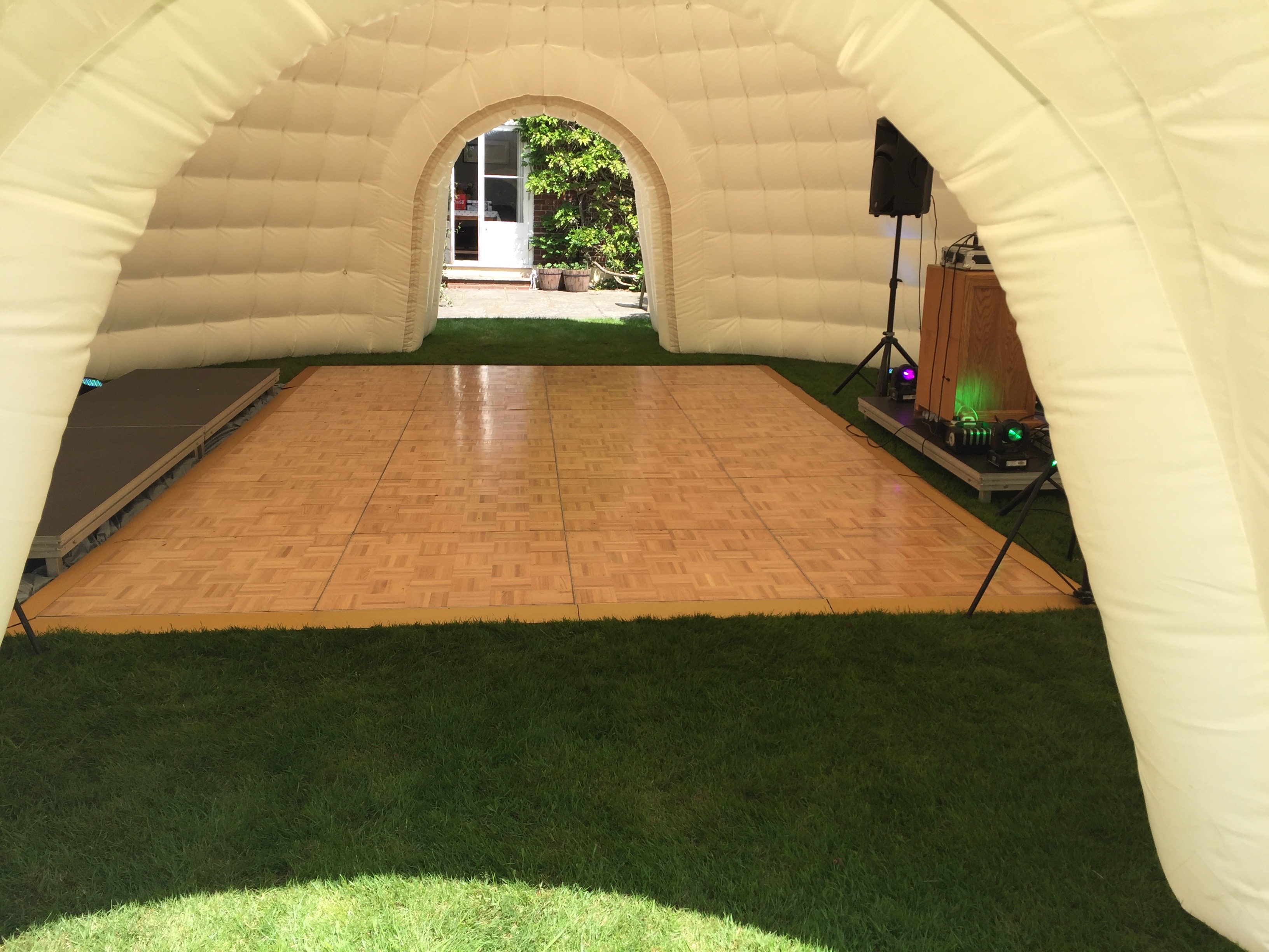 All The Kit - Wiltshire - Inflatable Igloos and Party Domes