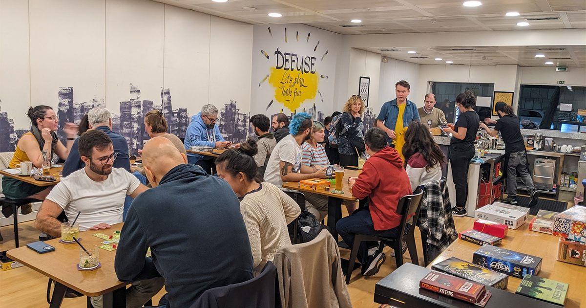 Defuse Cafe - Snackbar with Boardgames | Board game Bar | Rua Viriato ... Defuse Cafe - Snackbar with Boardgames | Board game Bar | Rua Viriato ...