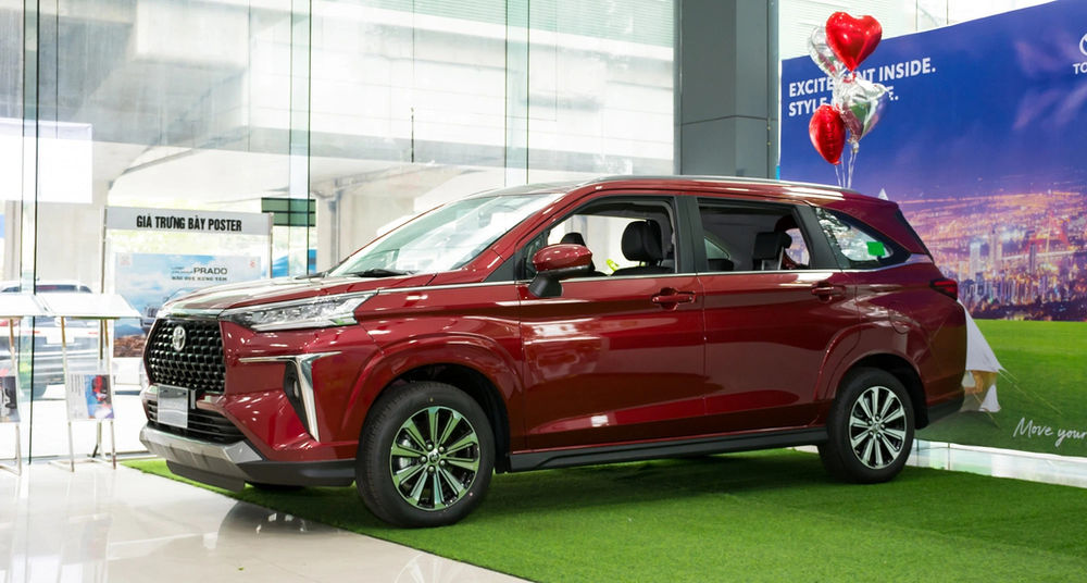 Xe Toyota Veloz Cross CVT Bản Tiêu Chuẩn Giá Lăn Bánh