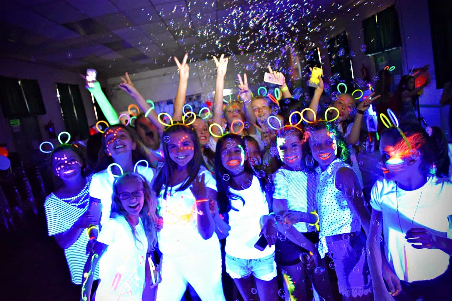UV Glow Parties | Kent | Moji Entertainer