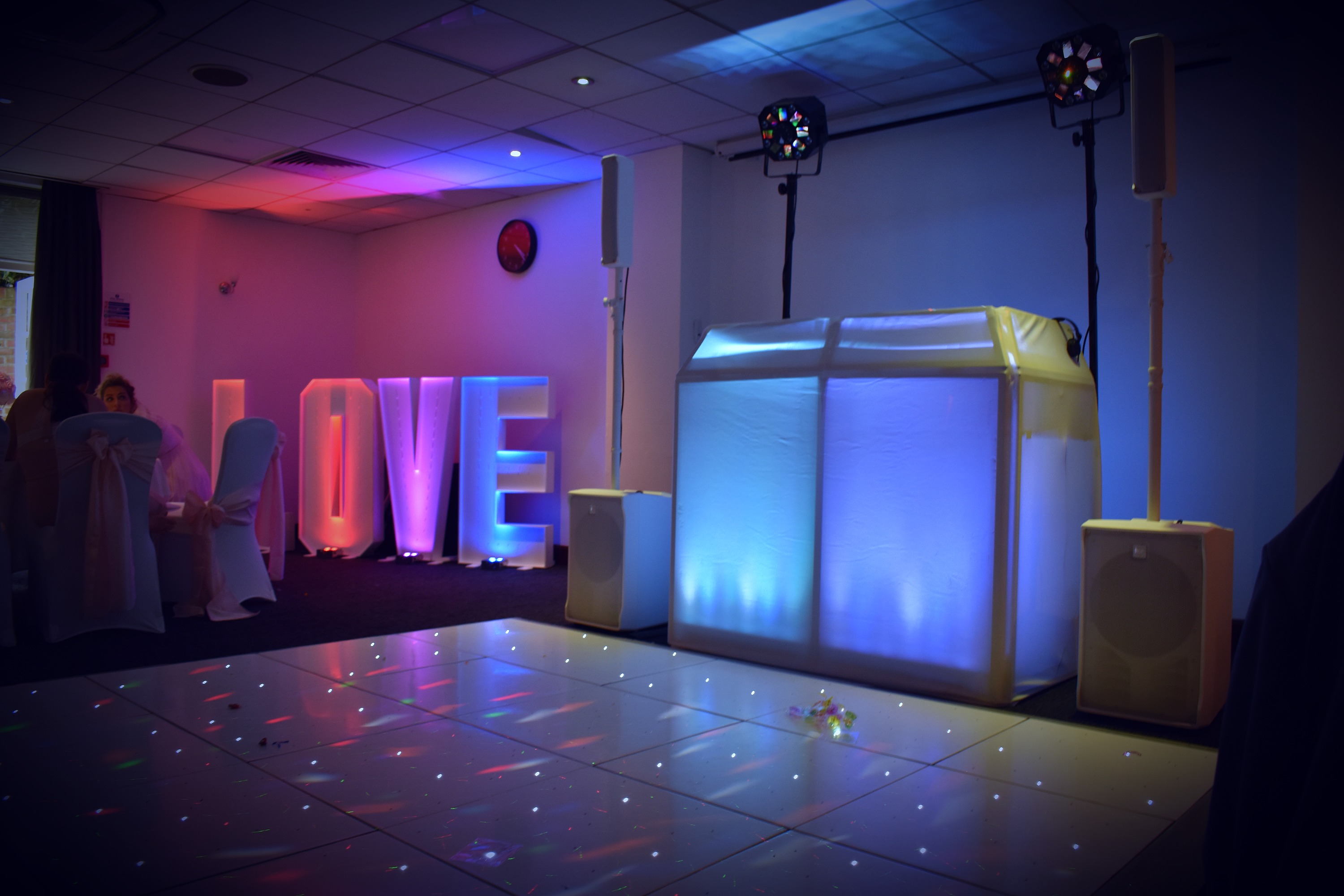 Light Up Letter & Number Hire | Essex | MMENT