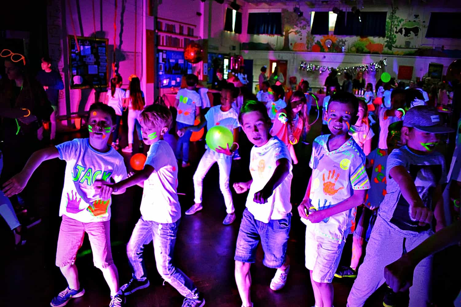 UV Glow Parties | London | Moji Entertainer