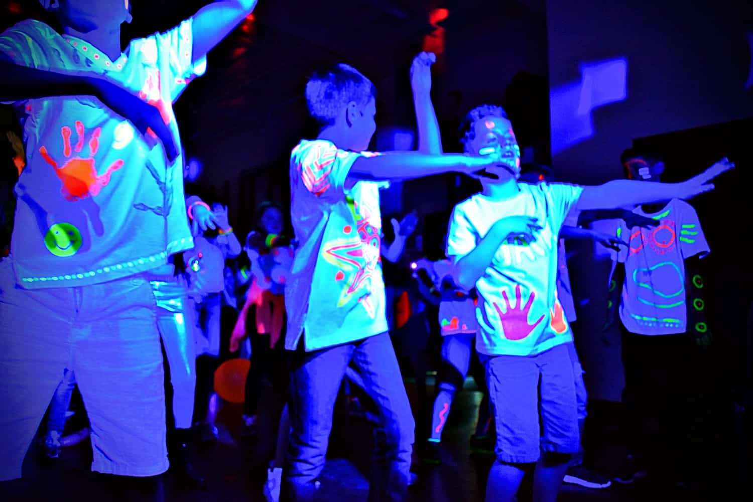 UV Glow In The Dark Discos | Essex, Kent, London & Herts | MMENT