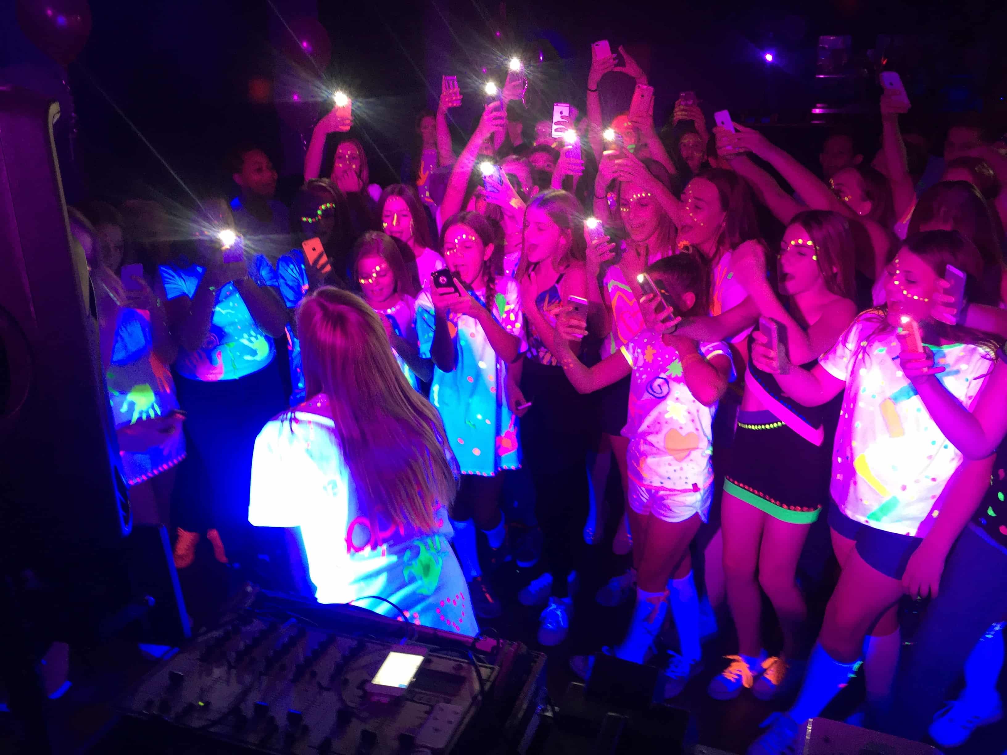 UV Glow Parties | London | Moji Entertainer