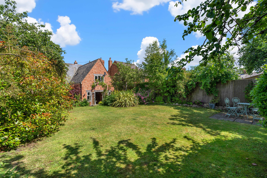 Beautiful Country Cottage with Garden and Hot Tub | The Cottage Harbury