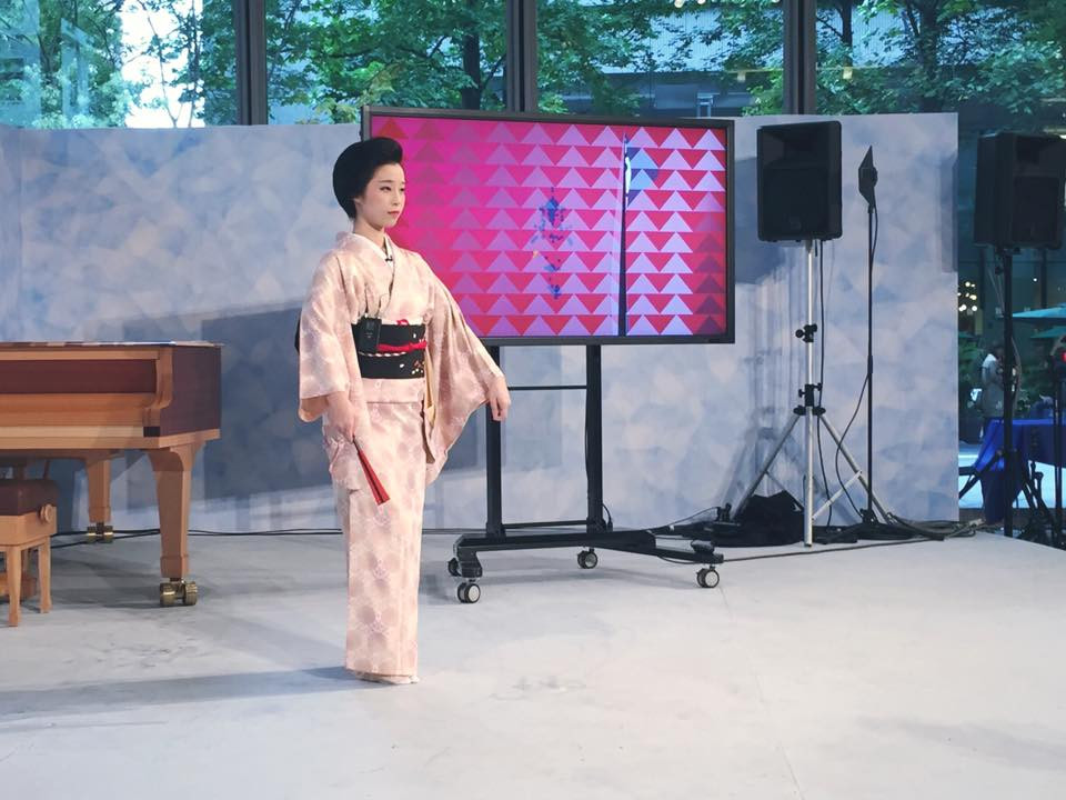 Fullscreen Page | Annla Utsugi website