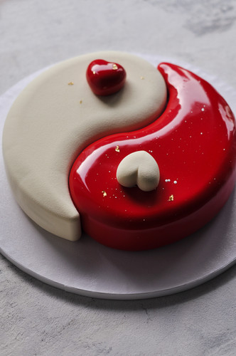 YIN YANG | T.A.I.P CAKE