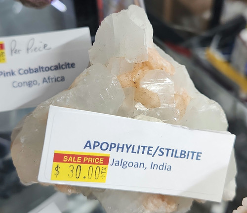 Apophylite/ Stilbite | Living Aquarium