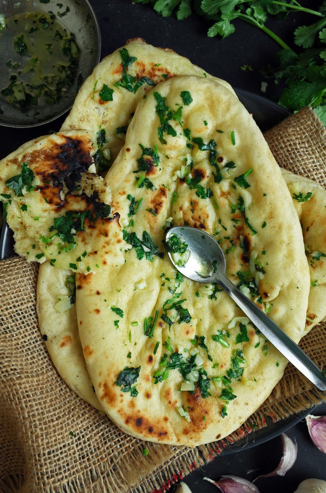 Fluffy, Soft & Bubbly Garlic and Coriander Indian Naan (Eggless) by Oh ...