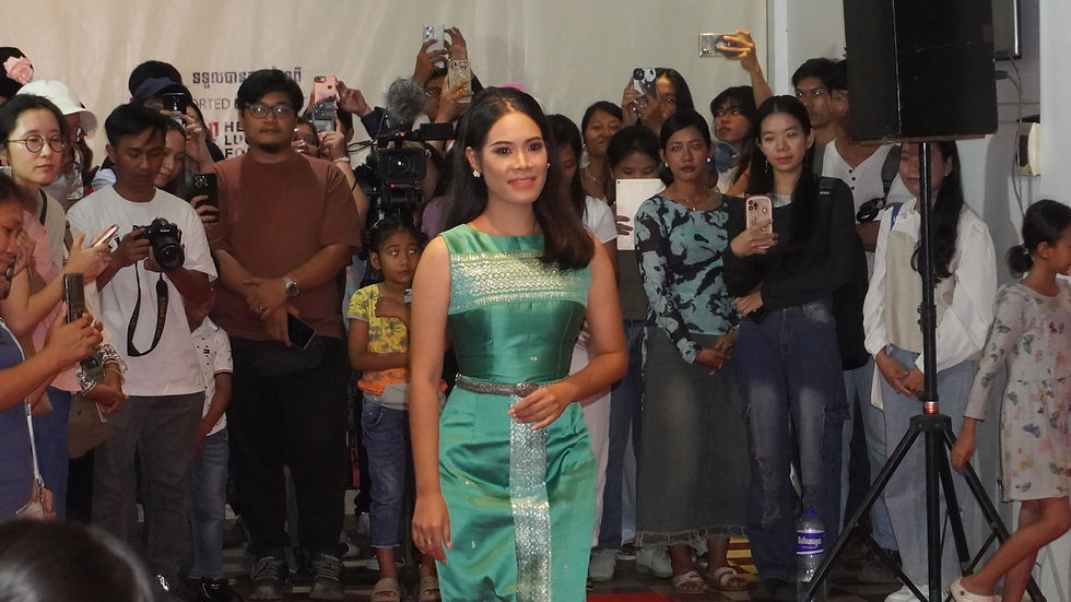 Cambodia & Culture : Wonderful Sixties fashion at the Bophana Centre