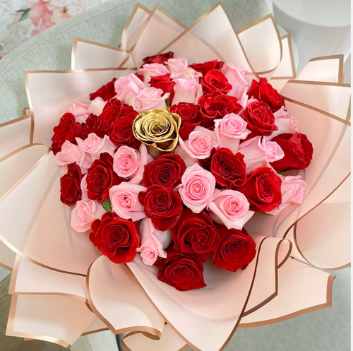 Ramo Buchon Roses | Mustang Garden