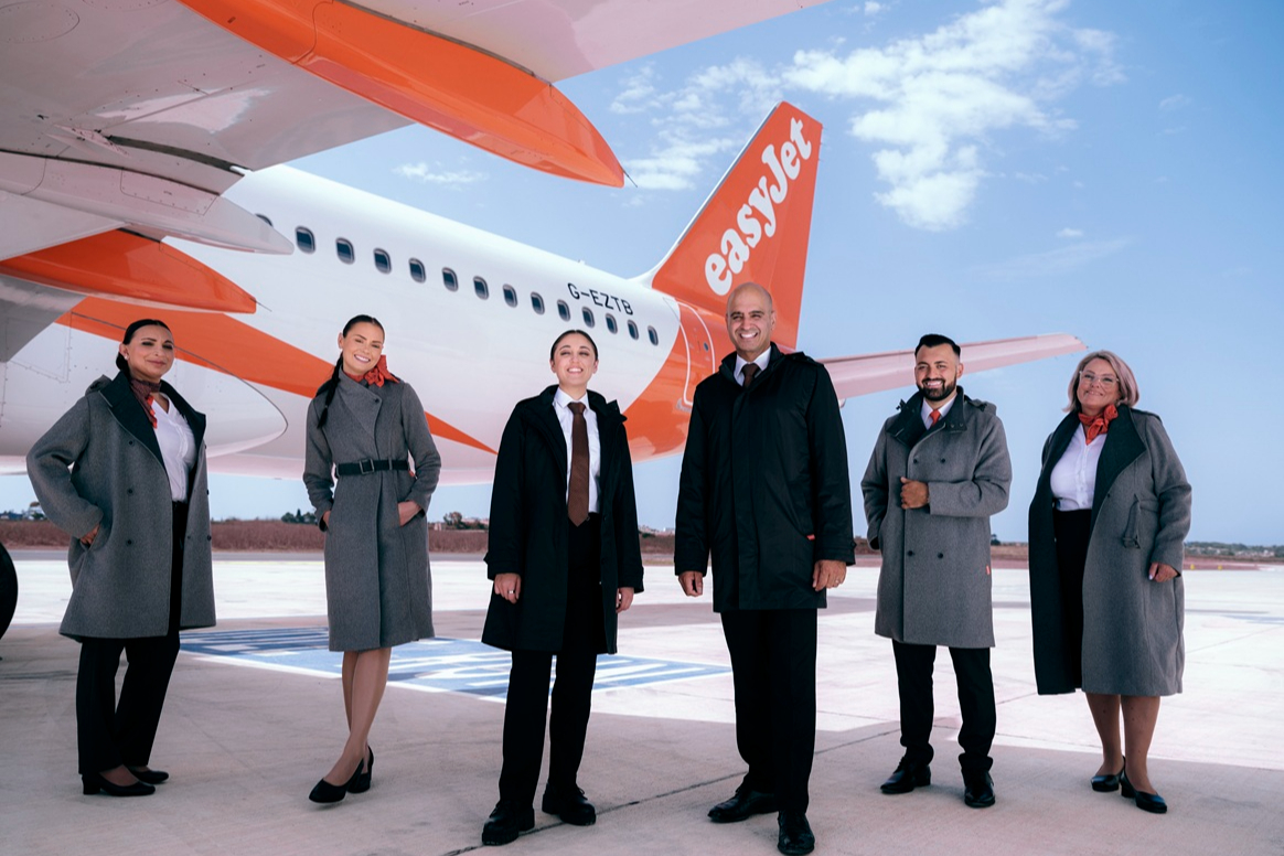 easyJet Officially Launches New Cabin Crew and Flight Deck Uniforms