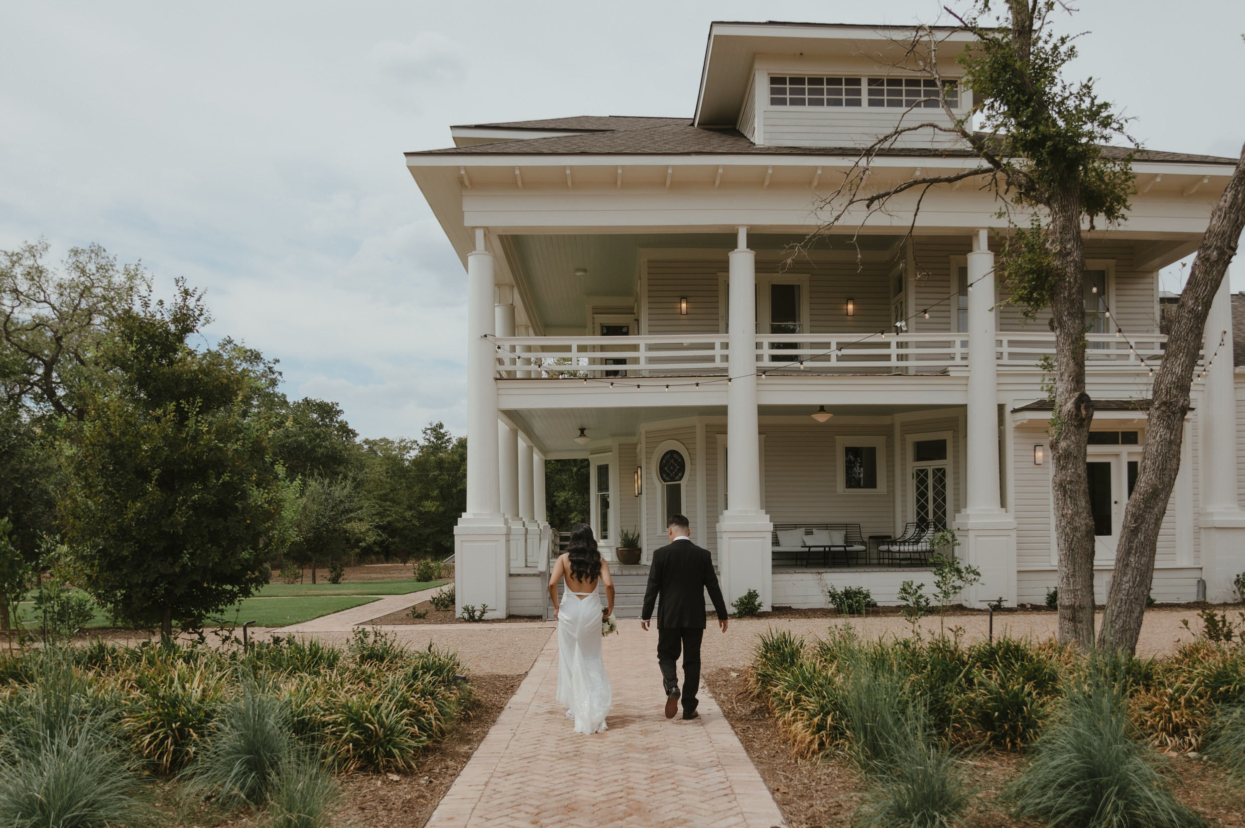 From Backyard I Do’s to Venue Vibes: Choosing What’s Right for Your ...
