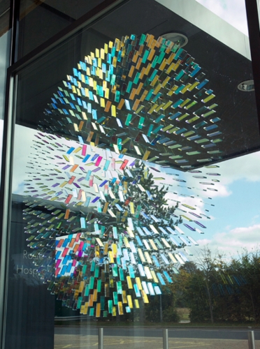 Discover 5 Innovative Glass Art Installation Styles