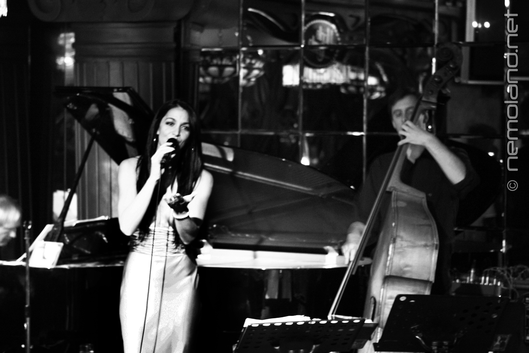 Liza Melfi- Jazz Singer Hong Kong: Professional vocalist: Liza Melfi