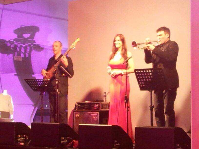 Liza Melfi- Jazz Singer Hong Kong: Professional vocalist: Liza Melfi