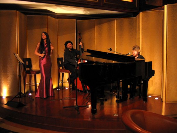 Liza Melfi- Jazz Singer Hong Kong: Professional vocalist: Liza Melfi